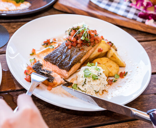 Eat & Drink At Spring Lake Hotel - Springfield QLD